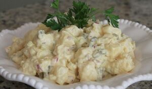 NAJBOLJA SALATA OD KROMPIRA: Najlepši prilog uz ribu ili meso!