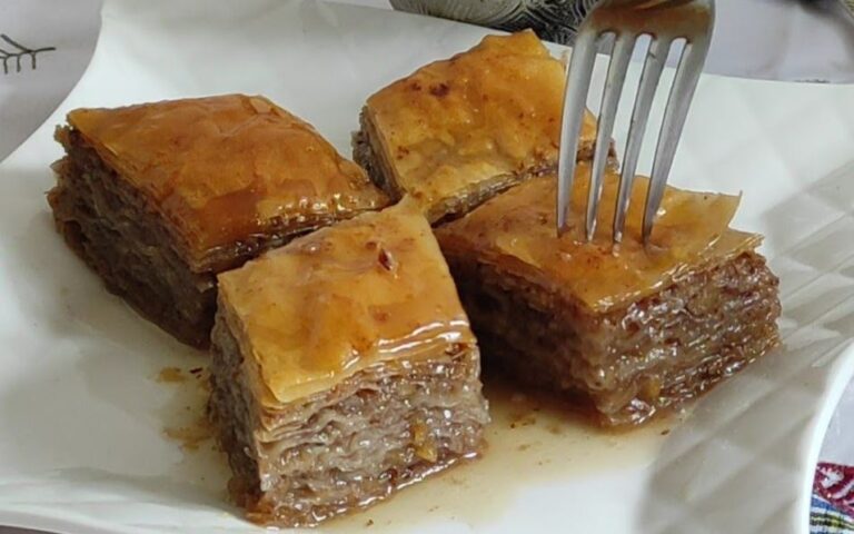 Baklava bogata i ukusna: Najbolji recept za nezaboravan desert!
