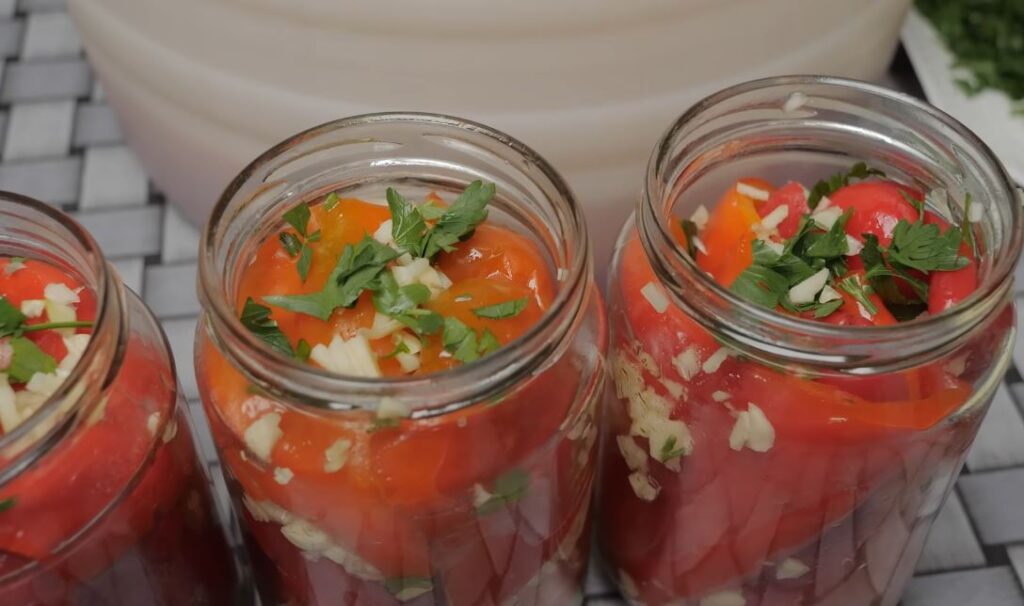 Fileti paprike sa belim lukom – recet za zaposlene brzo i lako