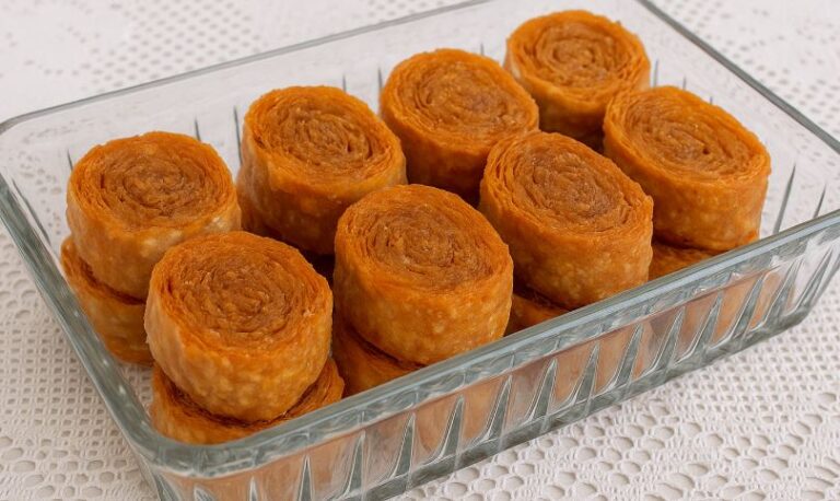 Ružice sa orasima i agdom–tradicionalni recept za sočne kolače