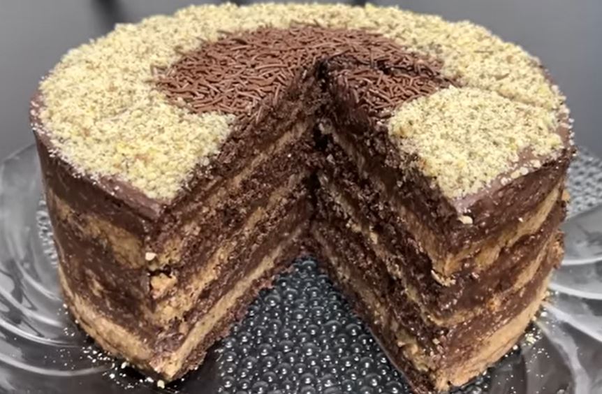 Najlepsa posna cokoladna torta sa dva fila i orasima