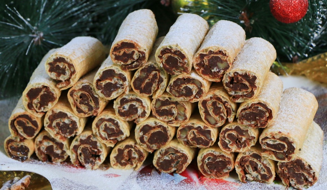 Kolač za 10 minuta. Rolnice od oblandi sa keksom, čokoladom... Sitni ...