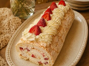 Pavlova rolada sa jagodama – kremasti desert koji se topi u ustima