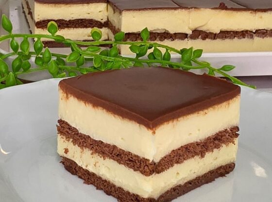 Griz kocke bez pečenja – kremasti kolač gotov za 20 minuta